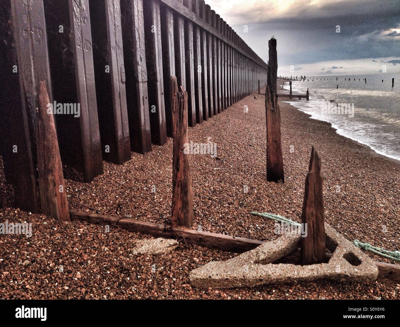 Wooden groynes and sea wall Stock Photo - Alamy