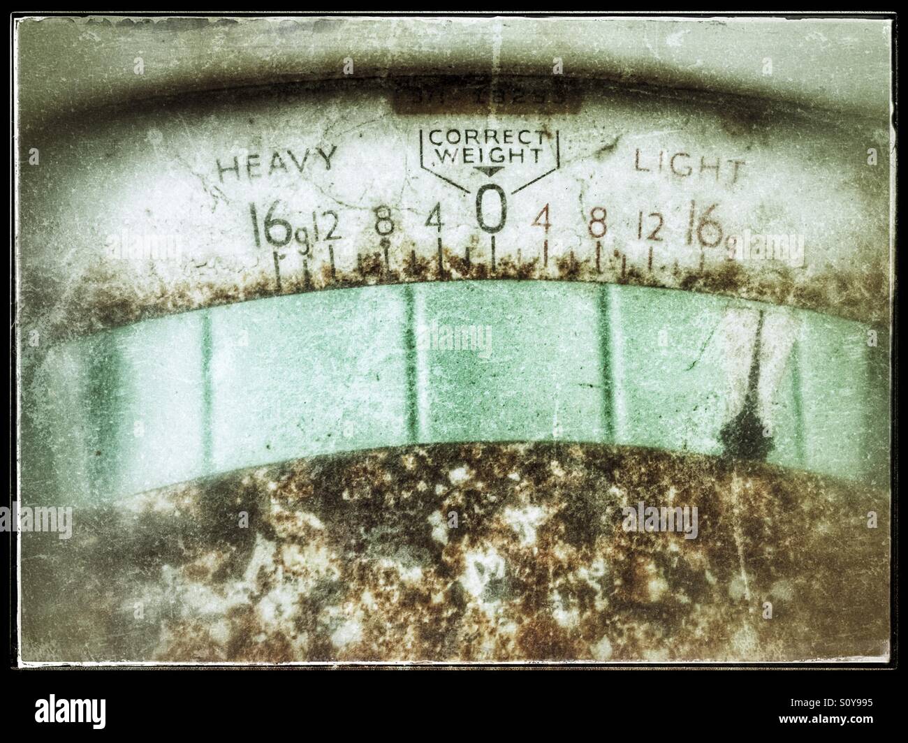 Weight for an old scale hi-res stock photography and images - Alamy