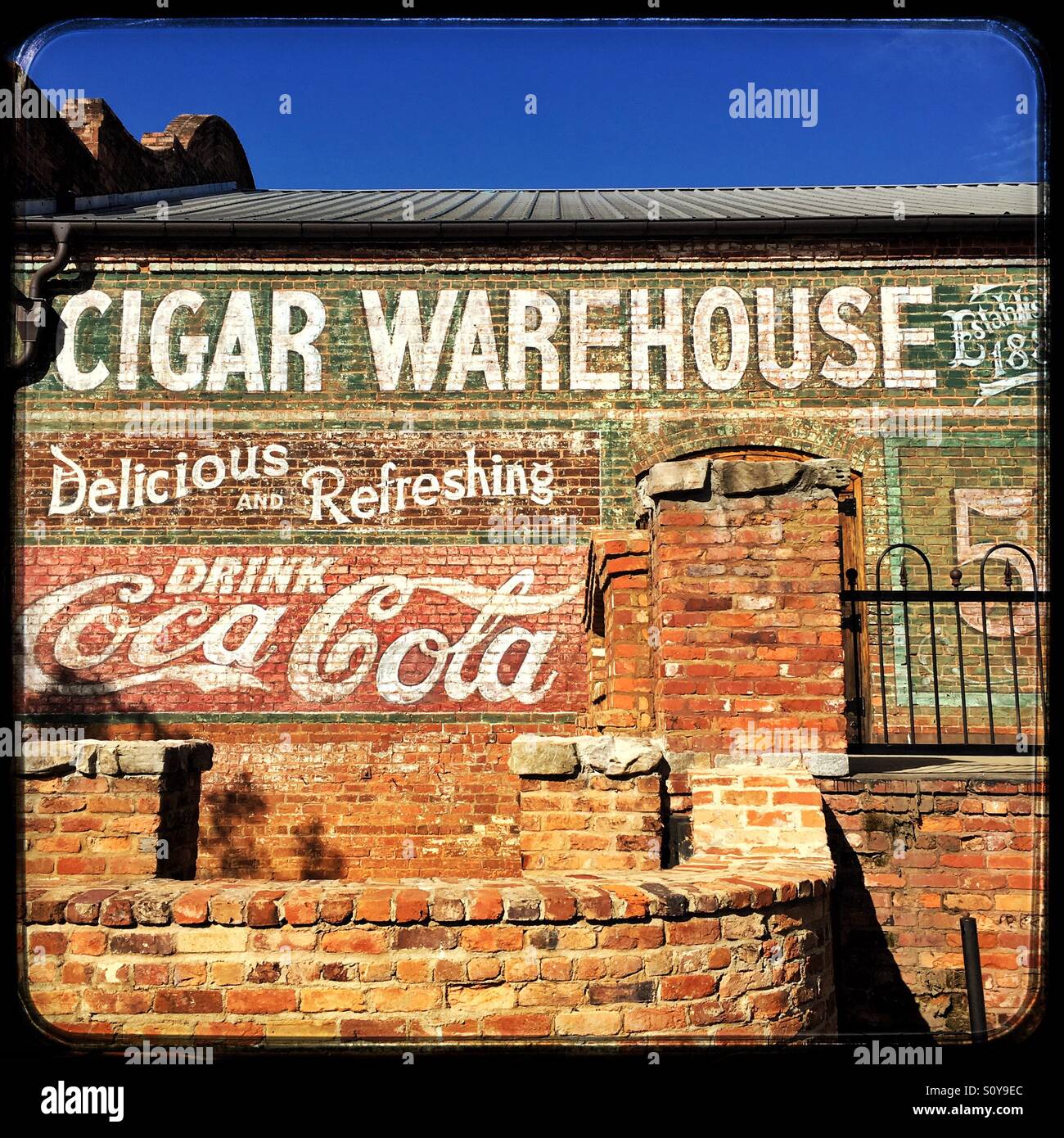 Advertising on brick wall hi-res stock photography and images - Alamy