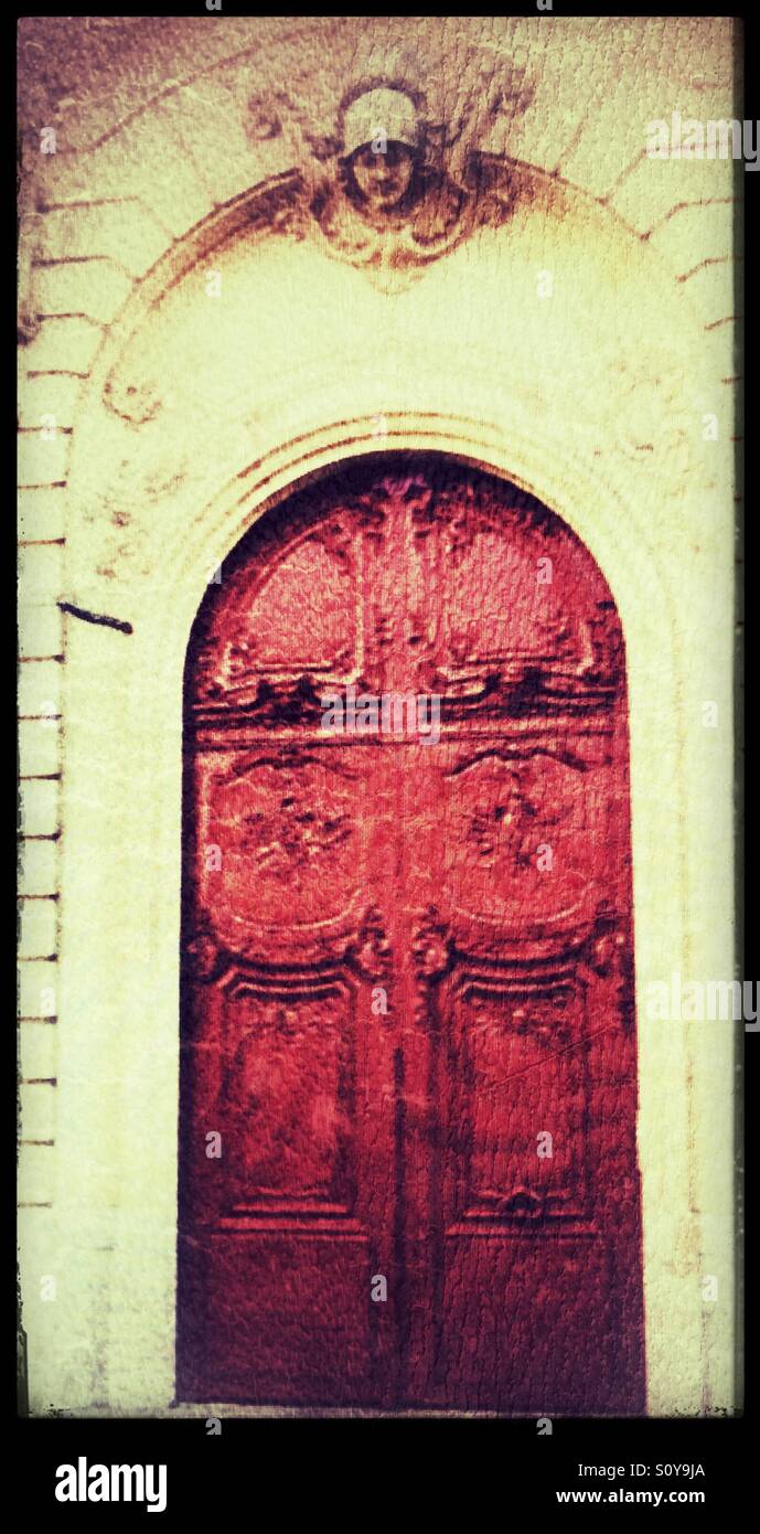 Arched red door Stock Photo - Alamy