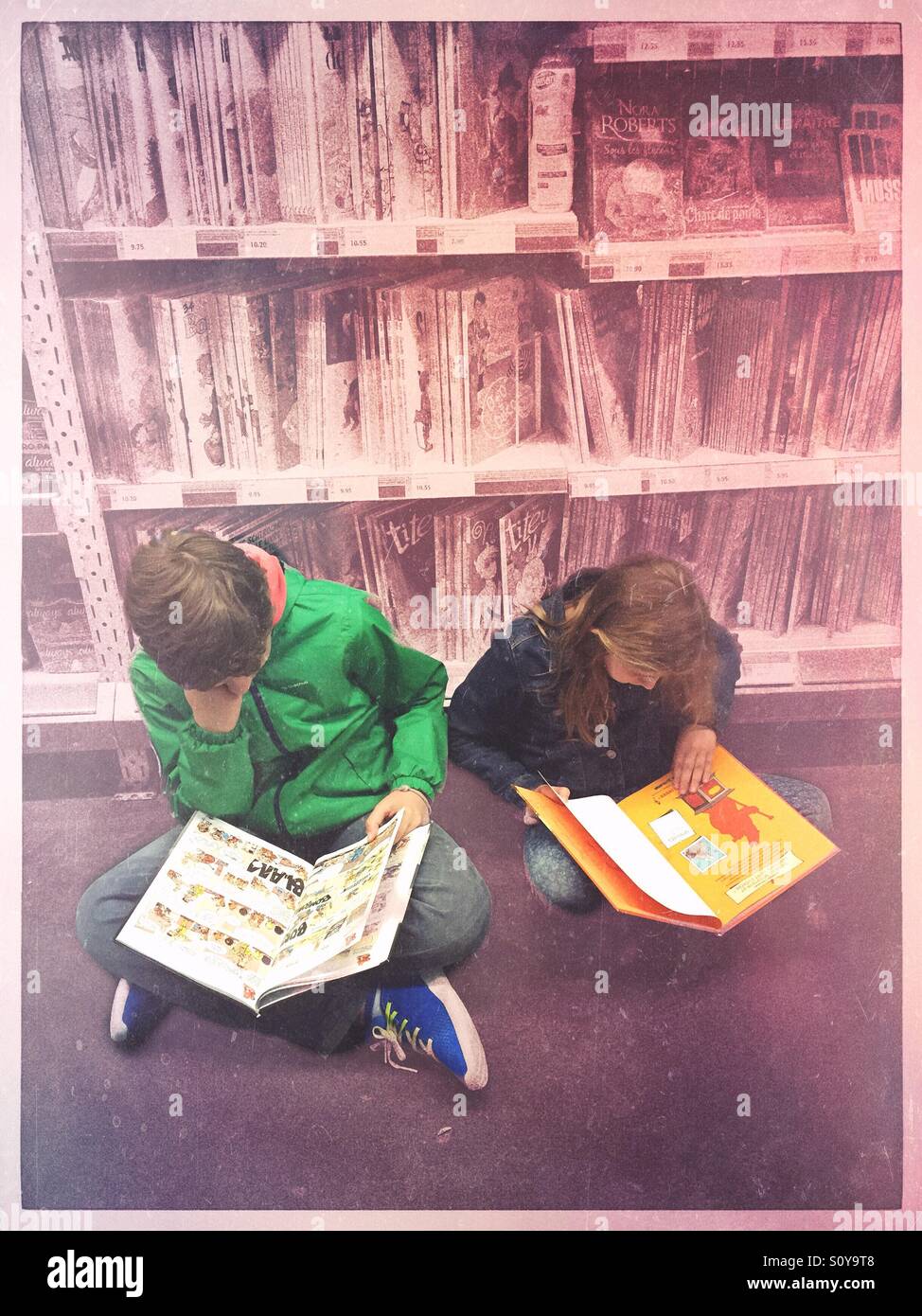 Comic read hi-res stock photography and images - Alamy