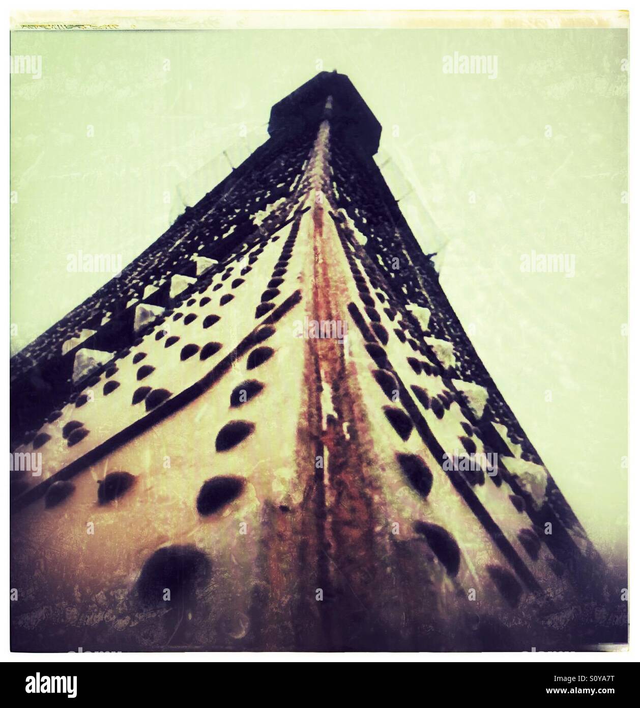 Frame eiffel tower hi-res stock photography and images - Alamy