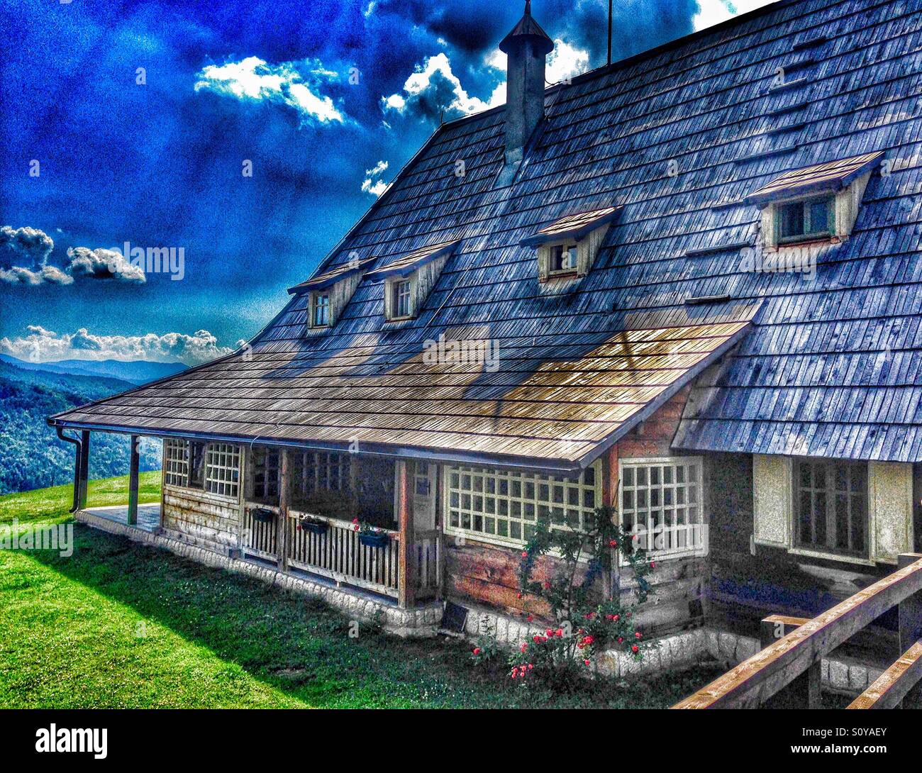 Cottage house elevation hi-res stock photography and images - Alamy
