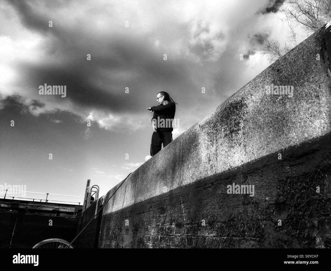 Opening a canal lock hi-res stock photography and images - Alamy