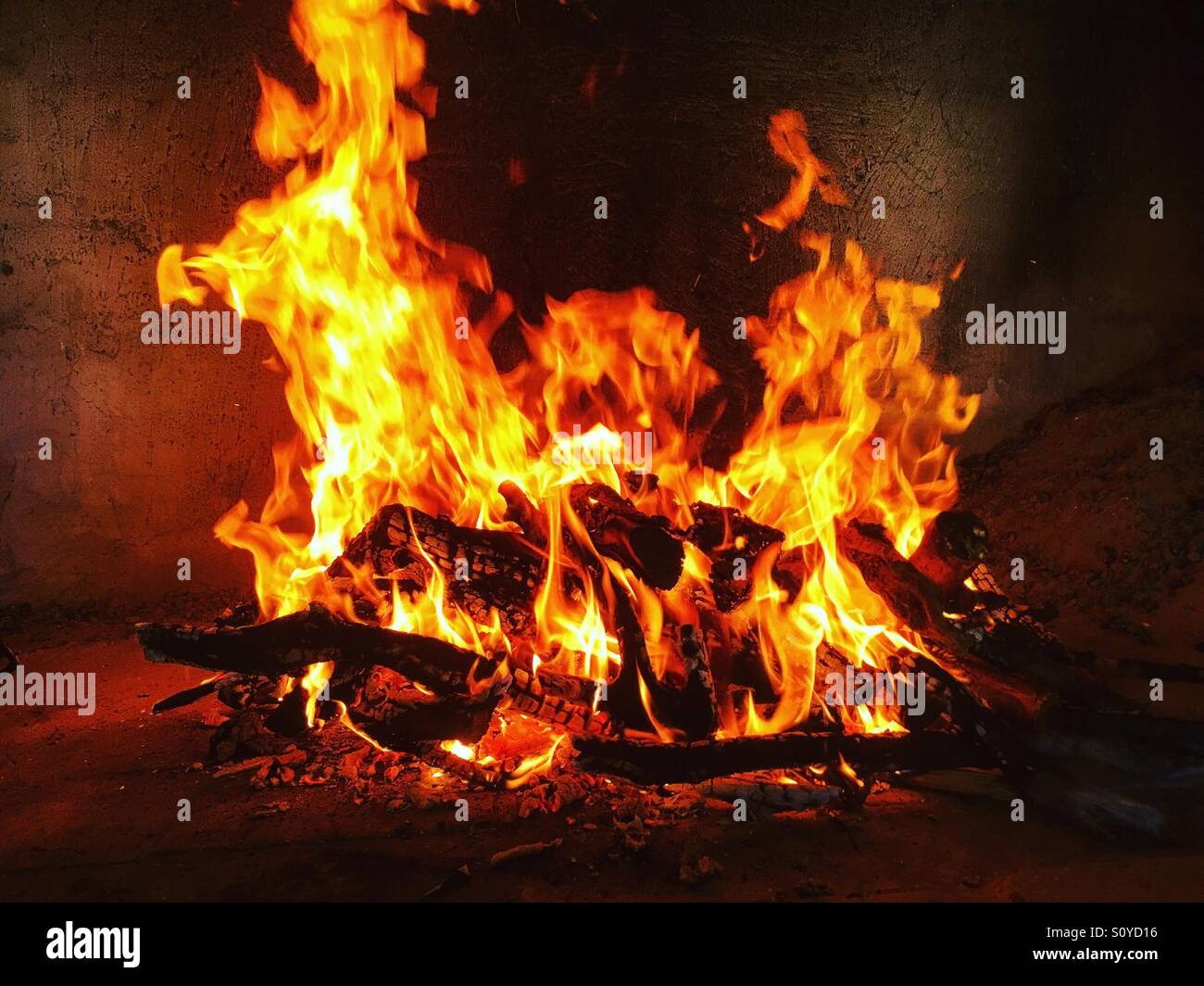 Indoor fire hi-res stock photography and images - Alamy