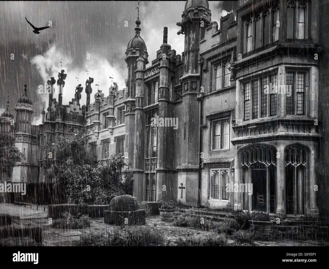 Spooky old house hi-res stock photography and images - Alamy