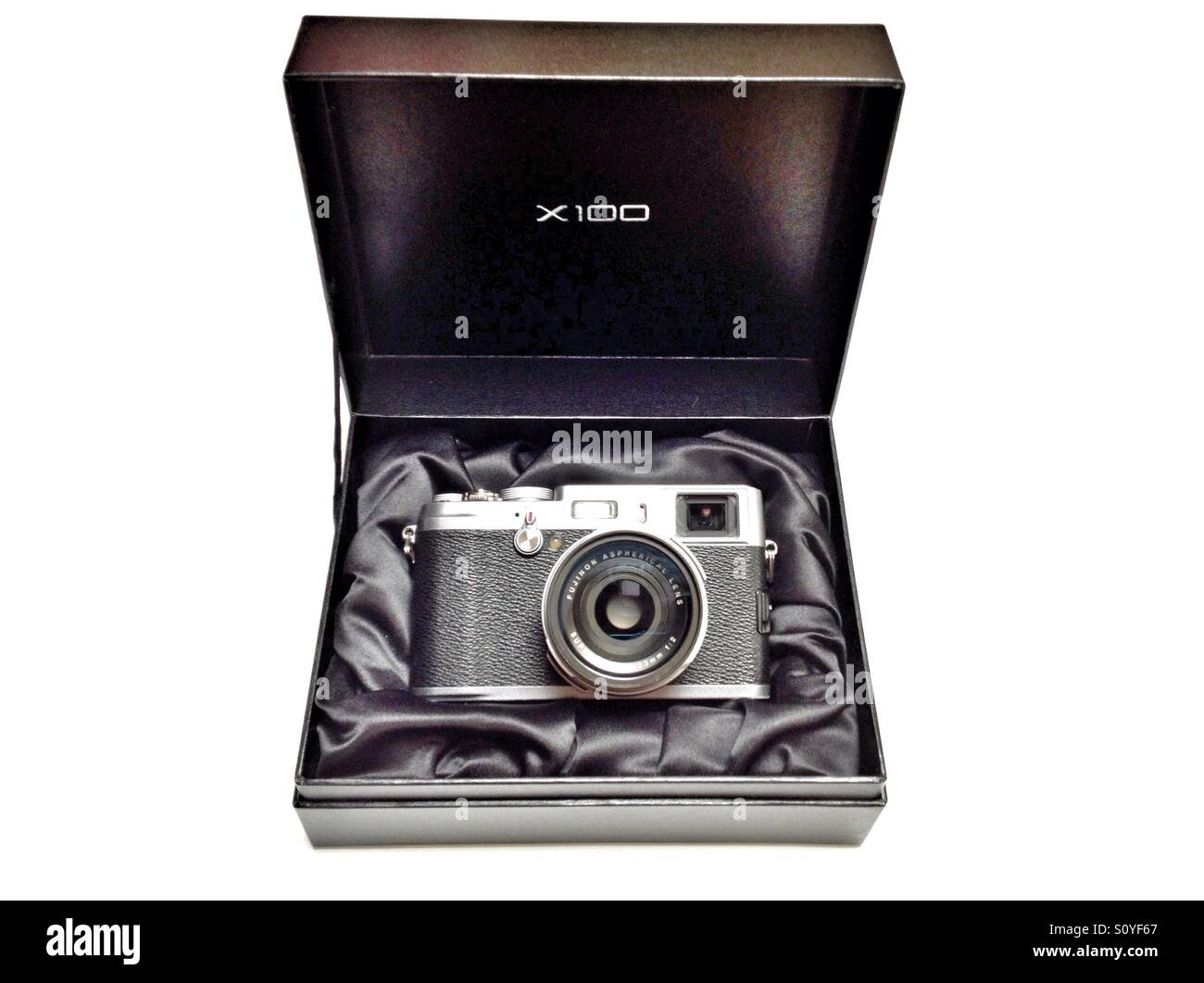 Fuji x100 hi-res stock photography and images - Alamy