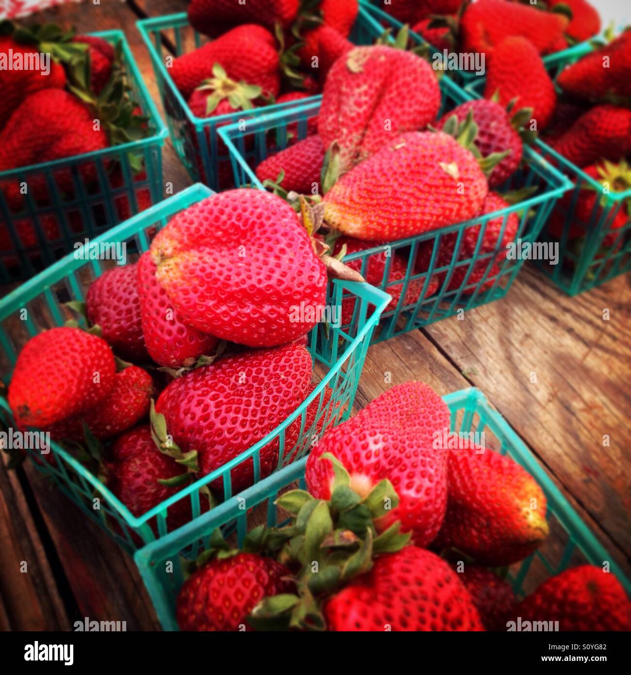 Farmers market strawberry hi-res stock photography and images - Alamy