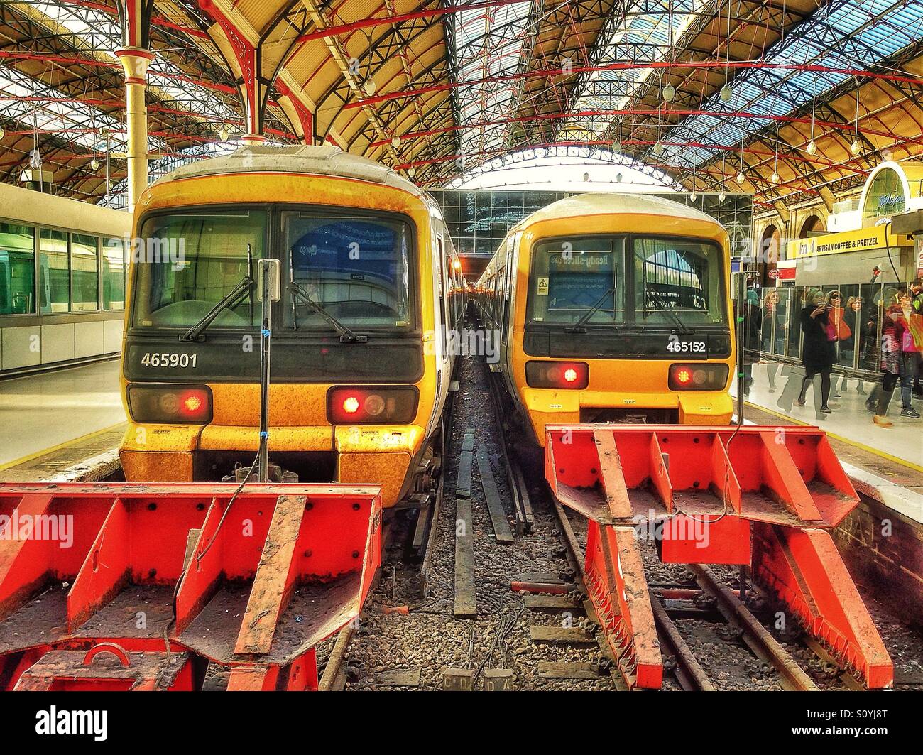 Trains at Victoria rail station Stock Photo - Alamy