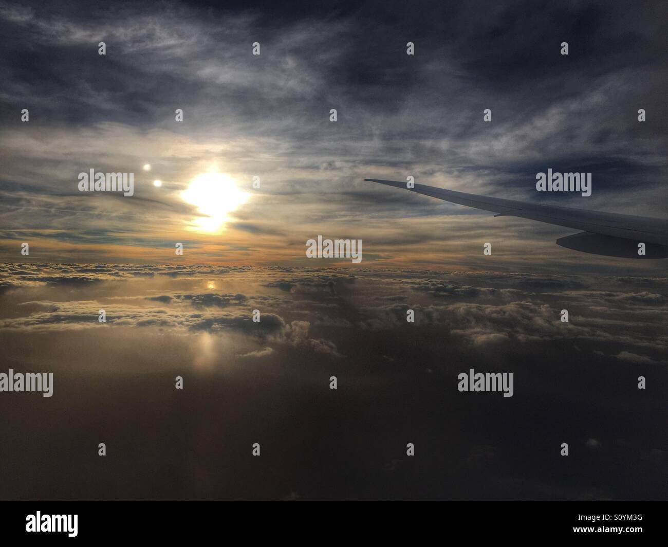 Airplane sunset clouds hi-res stock photography and images - Alamy