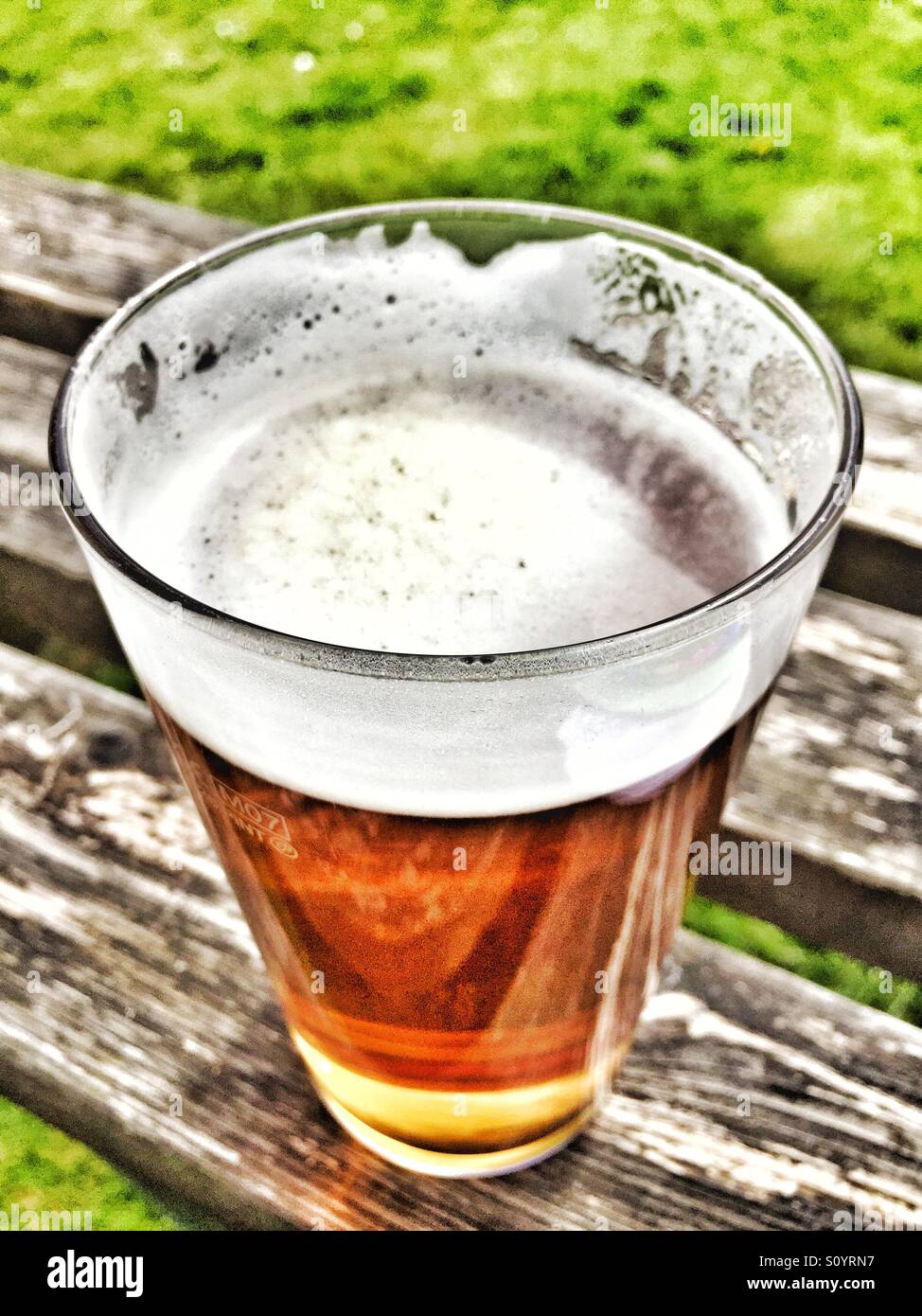 Pub bench hi-res stock photography and images - Alamy