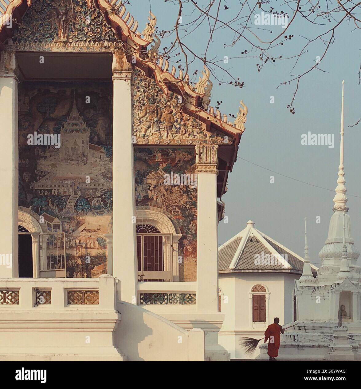 Monk temple hi-res stock photography and images - Alamy