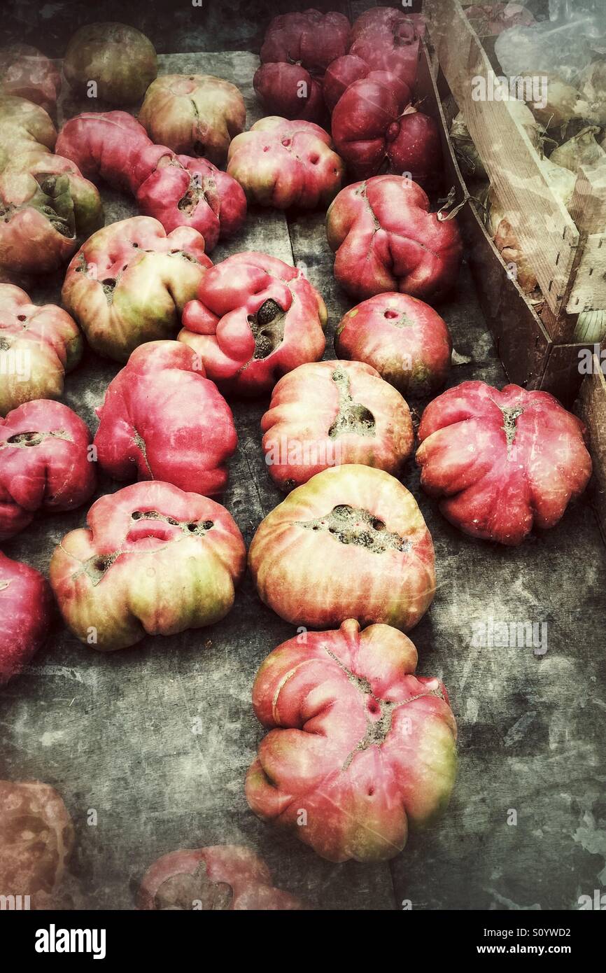 Misshapen fruit hi-res stock photography and images - Alamy