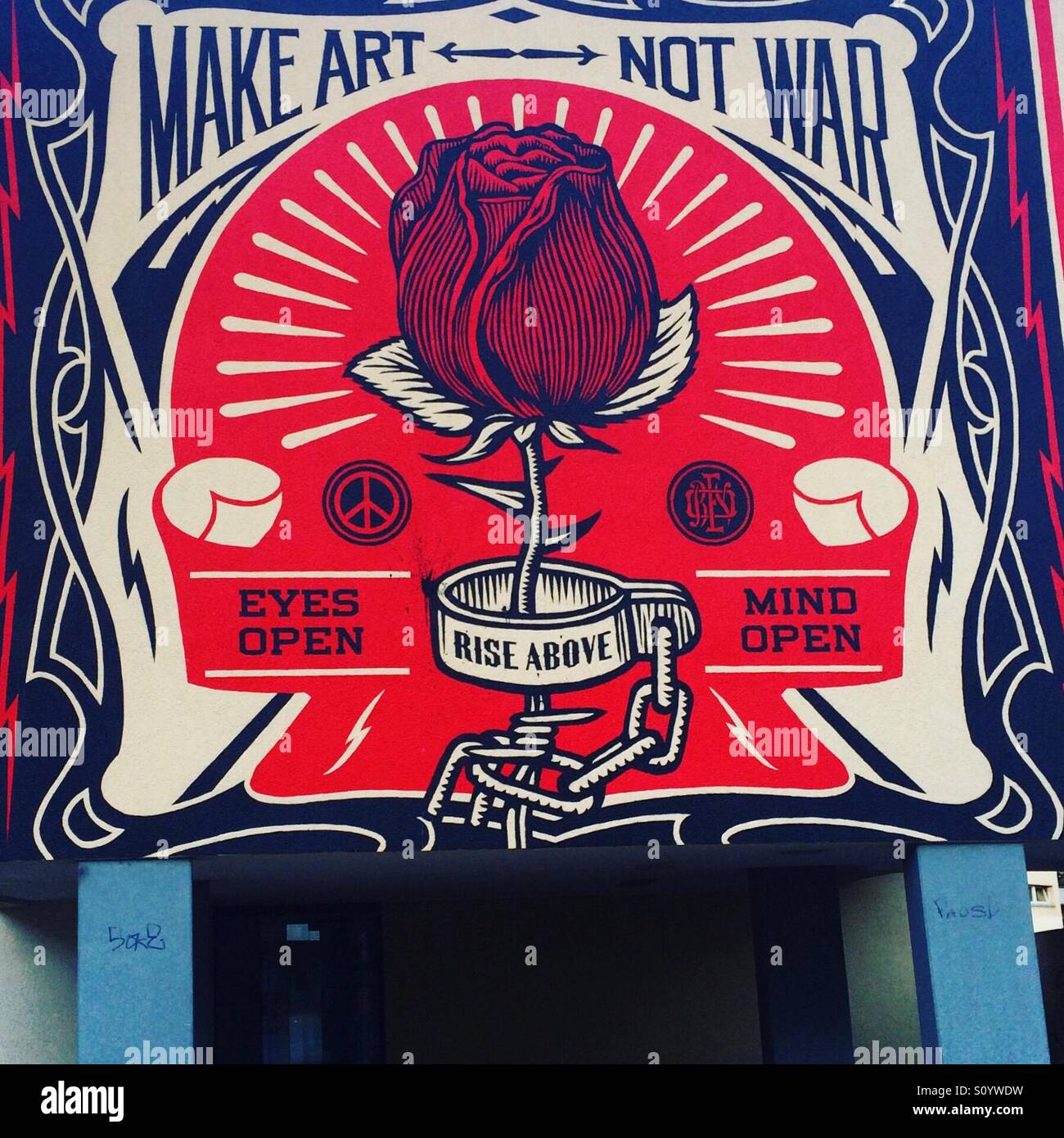 Peace street art hi-res stock photography and images - Alamy