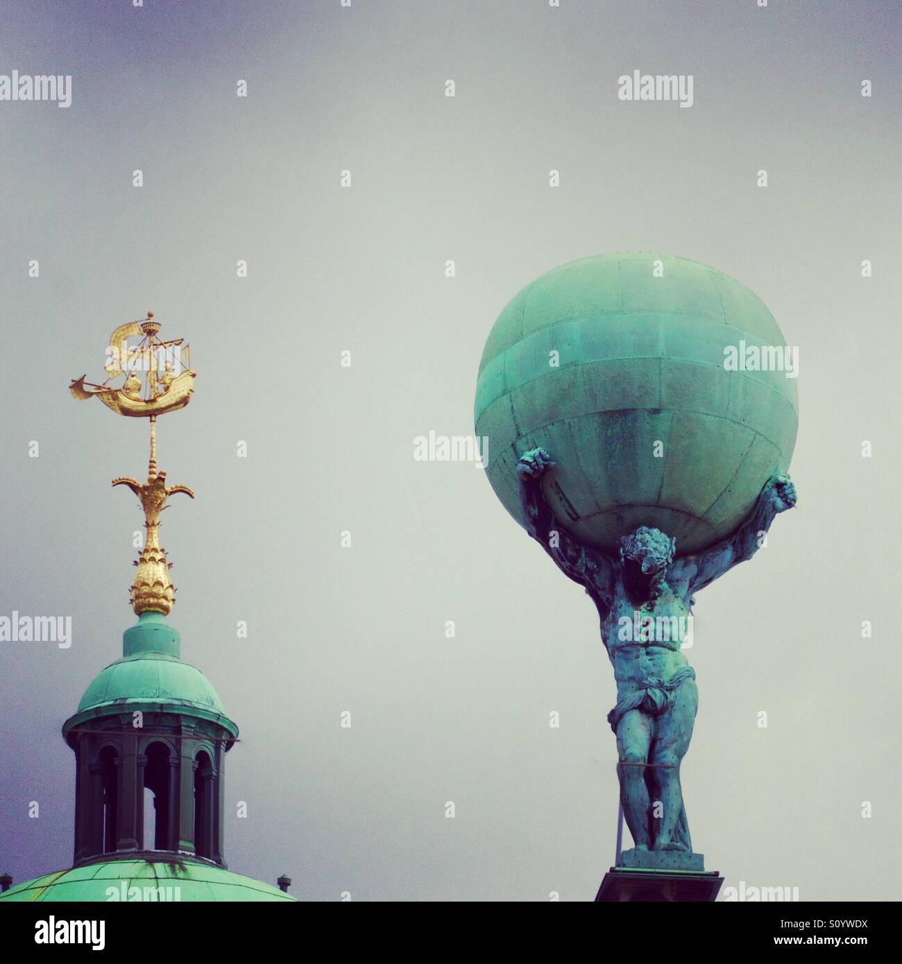 Ship statue hi-res stock photography and images - Alamy