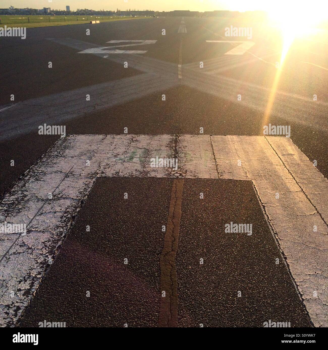 Airport landing strip hi-res stock photography and images - Alamy