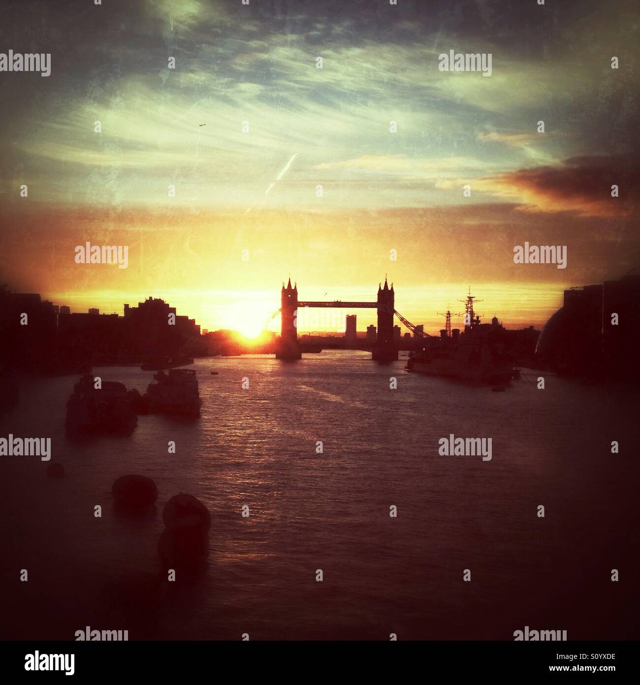 Tower Bridge and the River Thames in London at dawn Stock Photo - Alamy