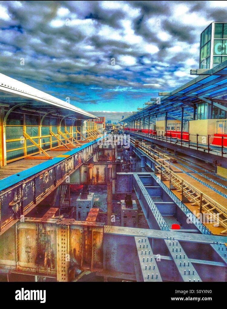 Elevated Train Station Stock Photos & Elevated Train Station Stock ...