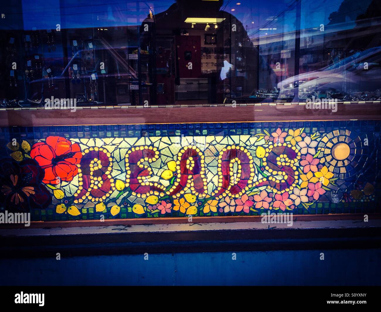 Big beads hi-res stock photography and images - Alamy