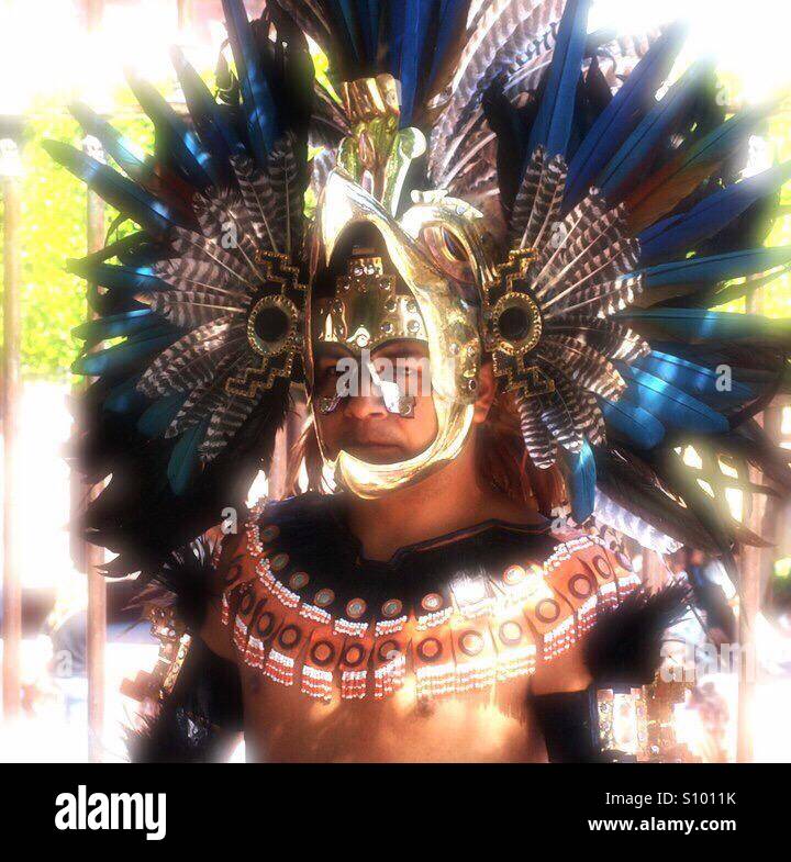 Aztec indian dancer hi-res stock photography and images - Alamy