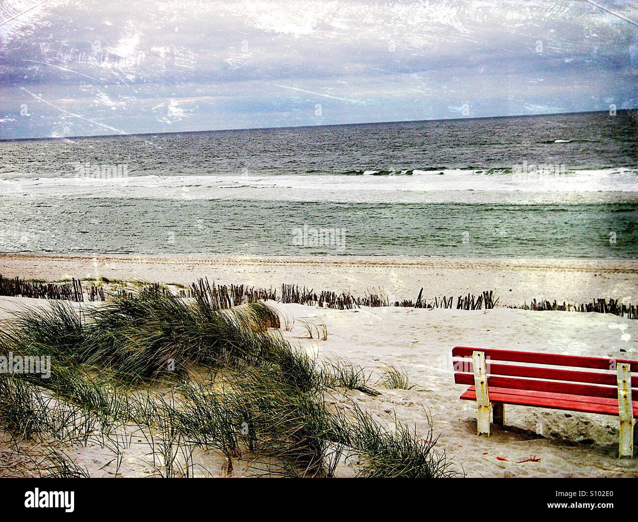 Bench on beach hi-res stock photography and images - Alamy