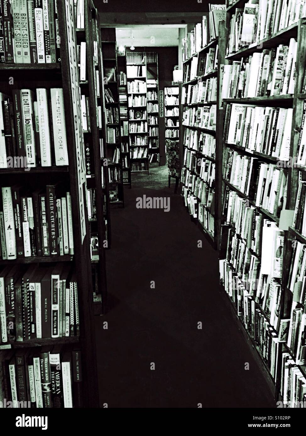 Shelves book hi-res stock photography and images - Alamy