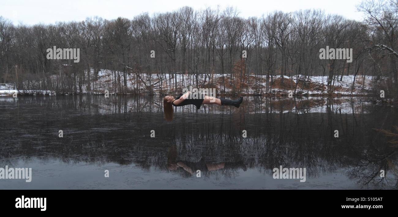 Snow floating hi-res stock photography and images - Alamy