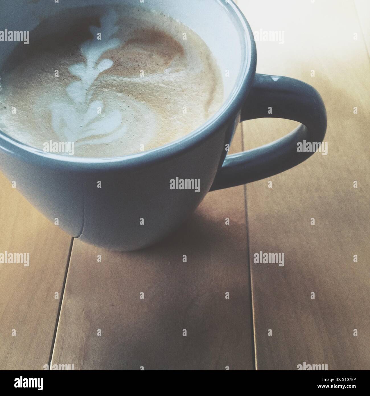 Latte cup hi-res stock photography and images - Alamy