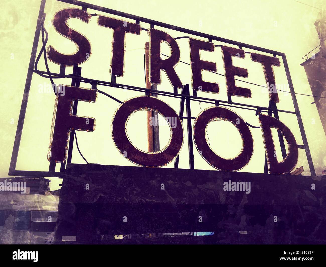 Street food sign hi-res stock photography and images - Alamy