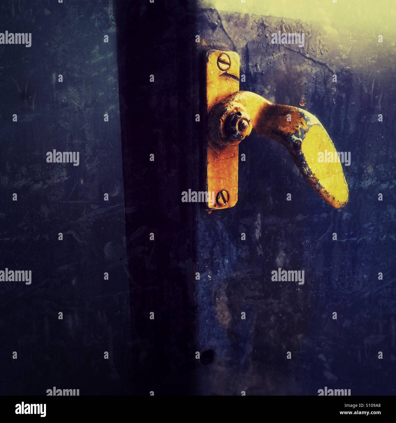 Open train door handle hi-res stock photography and images - Alamy