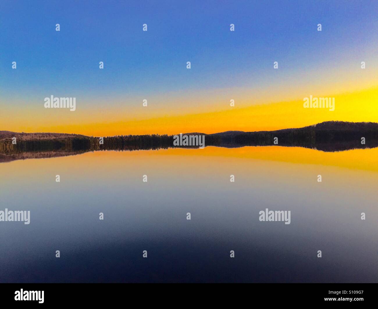 Sunlight over the lake hi-res stock photography and images - Alamy