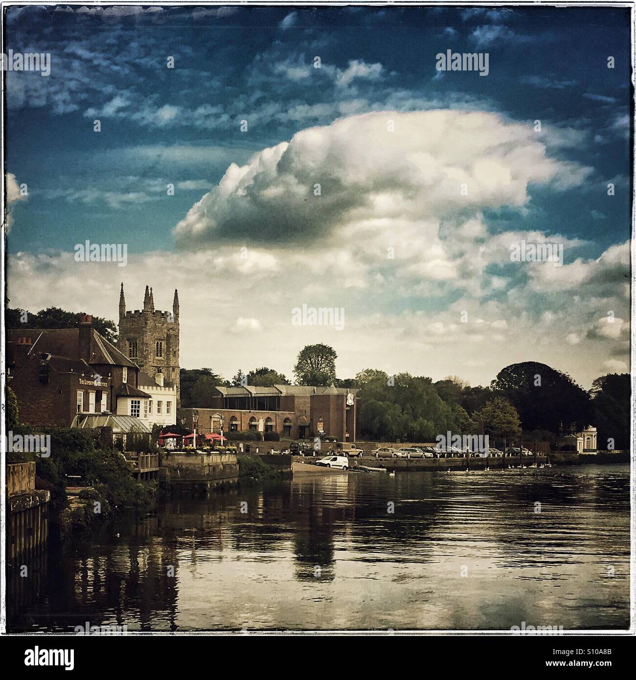 Isleworth hi-res stock photography and images - Alamy