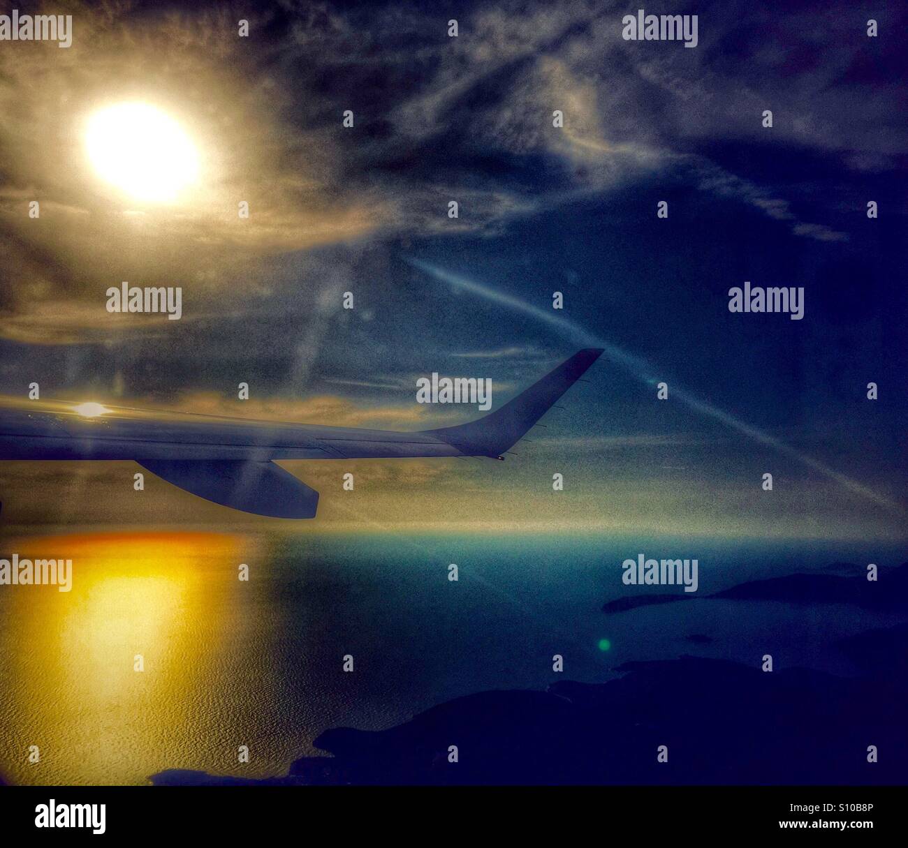 Aircraft over water hi-res stock photography and images - Alamy