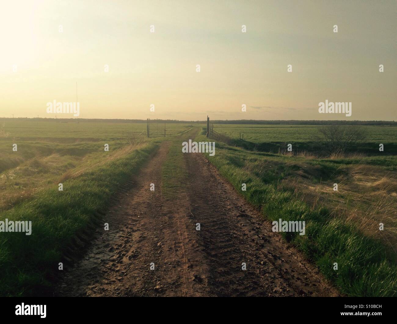 Gate trail hi-res stock photography and images - Alamy