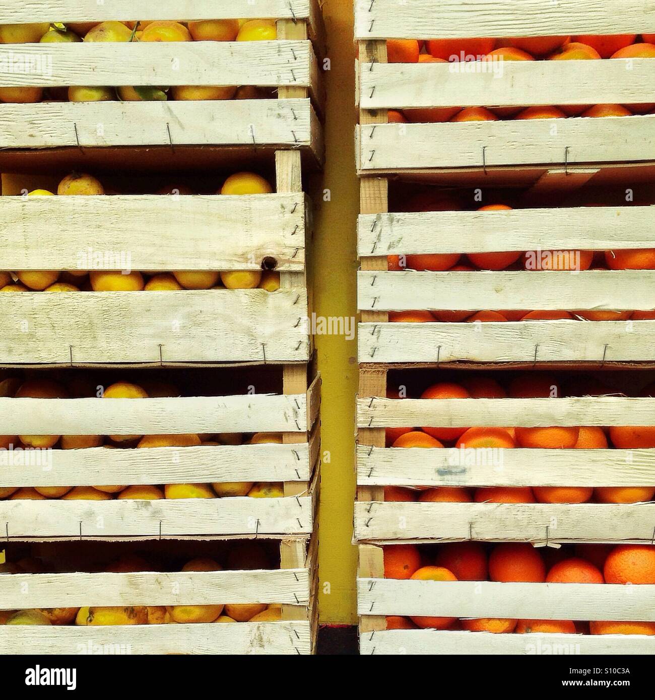 Crates of oranges hi-res stock photography and images - Alamy