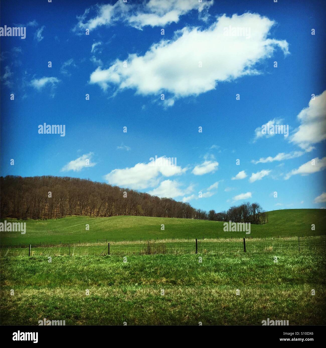 Beautiful hills and fence hi-res stock photography and images - Alamy