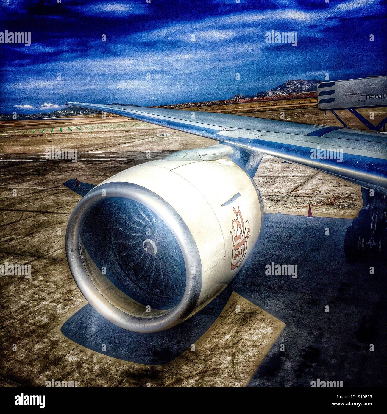777 engine hi-res stock photography and images - Alamy
