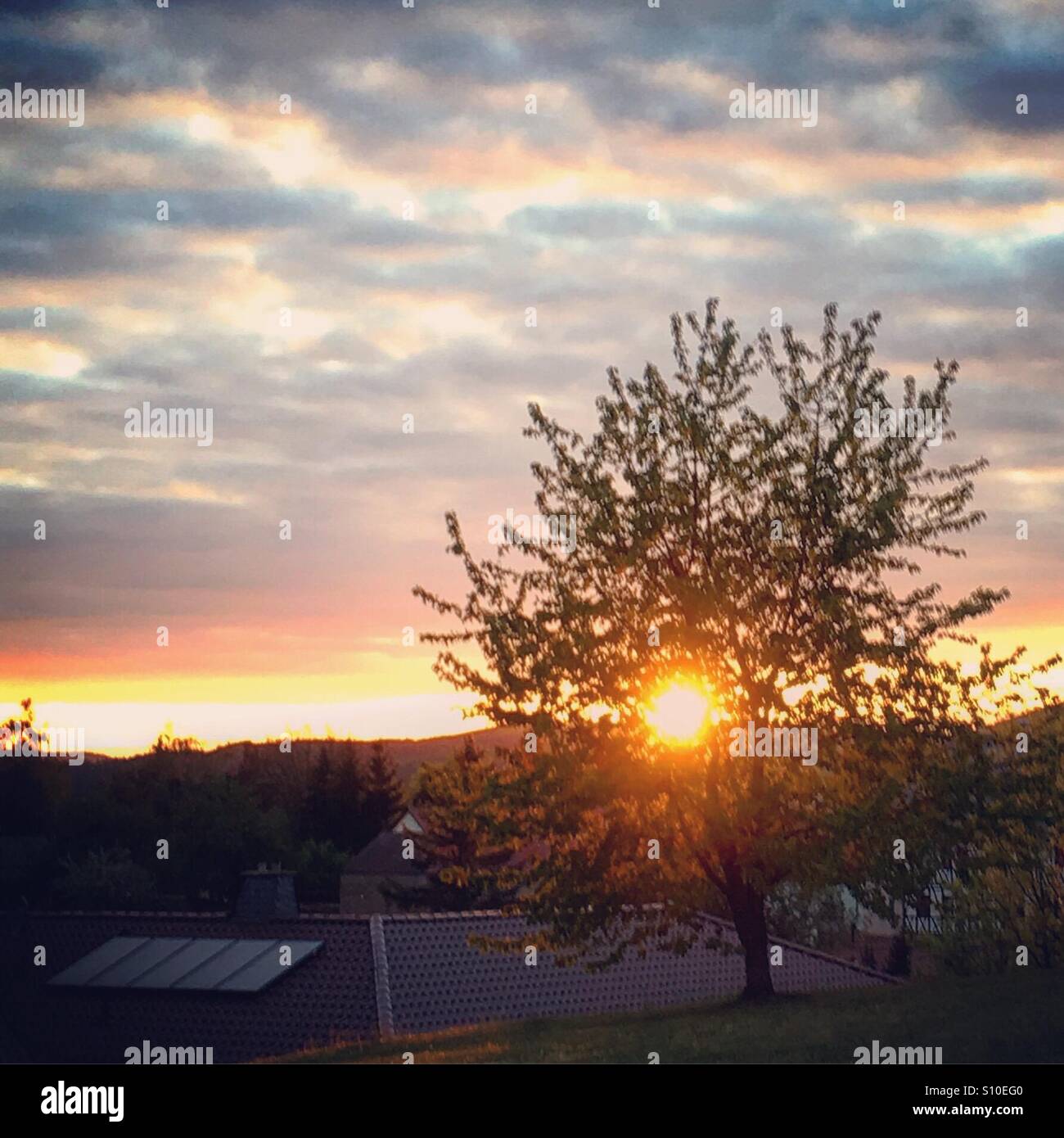 Gorgeous coloured sky hi-res stock photography and images - Alamy