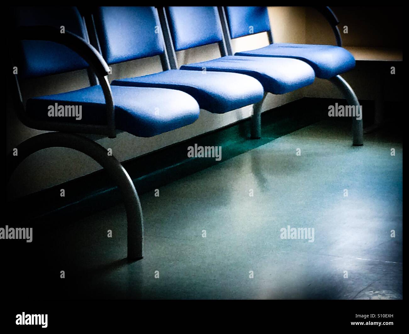 Waiting room hospital hi-res stock photography and images - Alamy