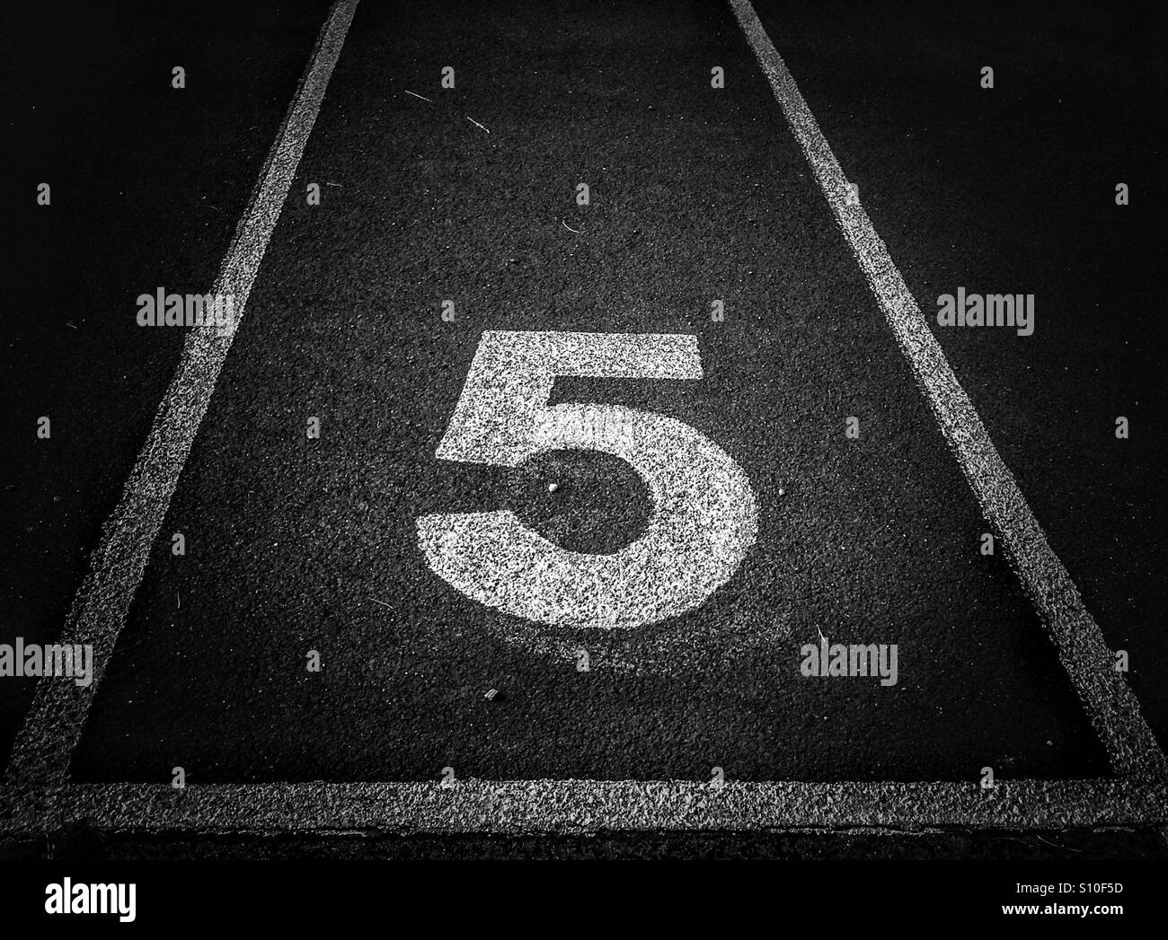 Number 5 on an athletics track Stock Photo - Alamy