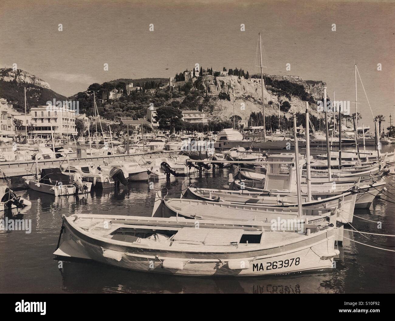 Cassis old harbor france hi-res stock photography and images - Alamy