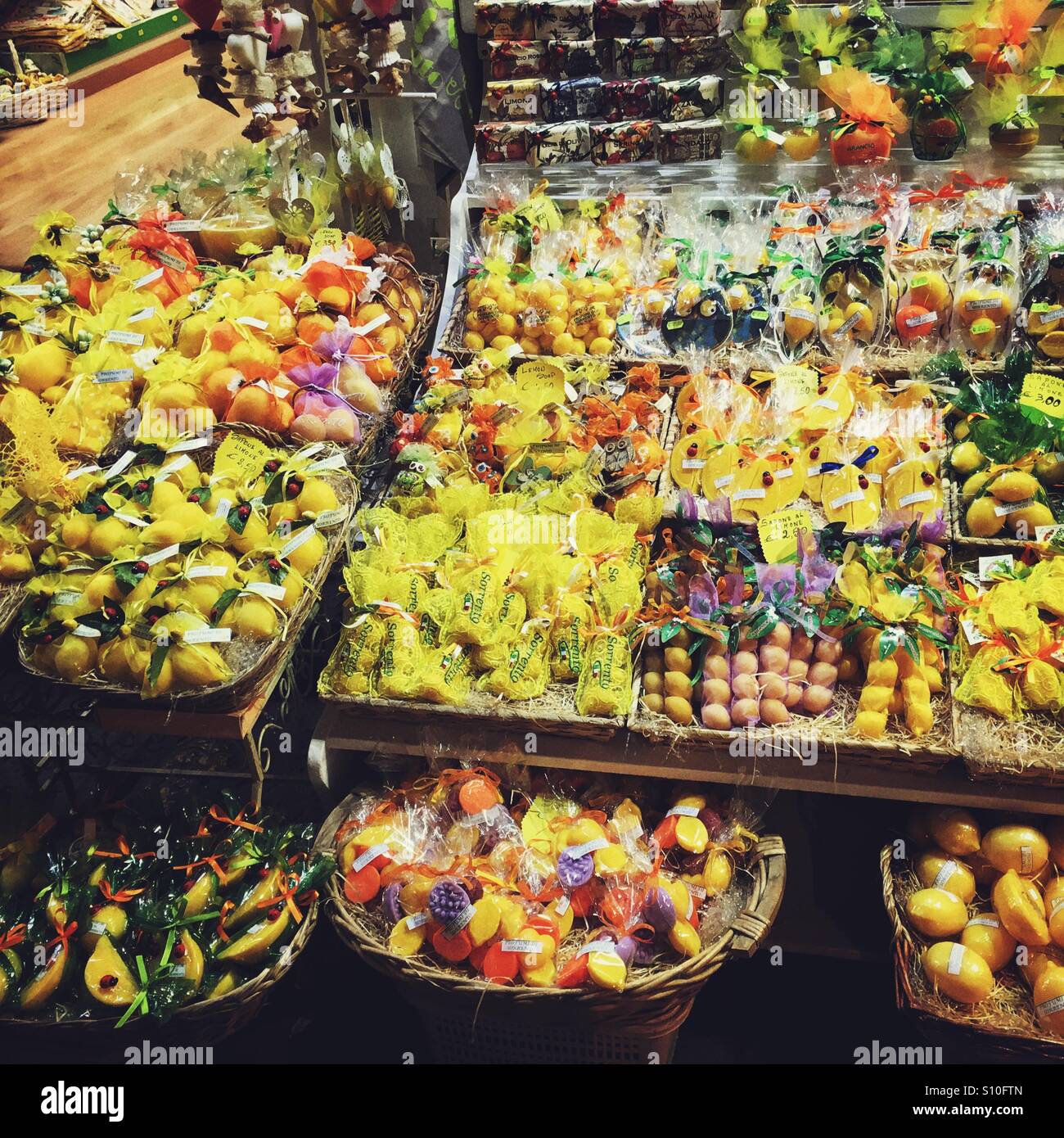 Lemon flavoured sweets hi-res stock photography and images - Alamy