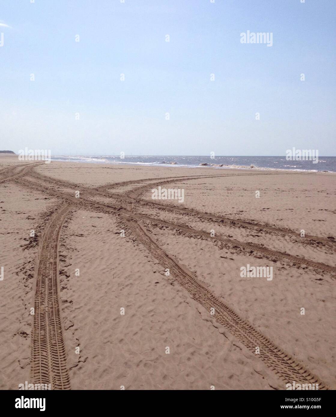 Tracks skies hi-res stock photography and images - Alamy
