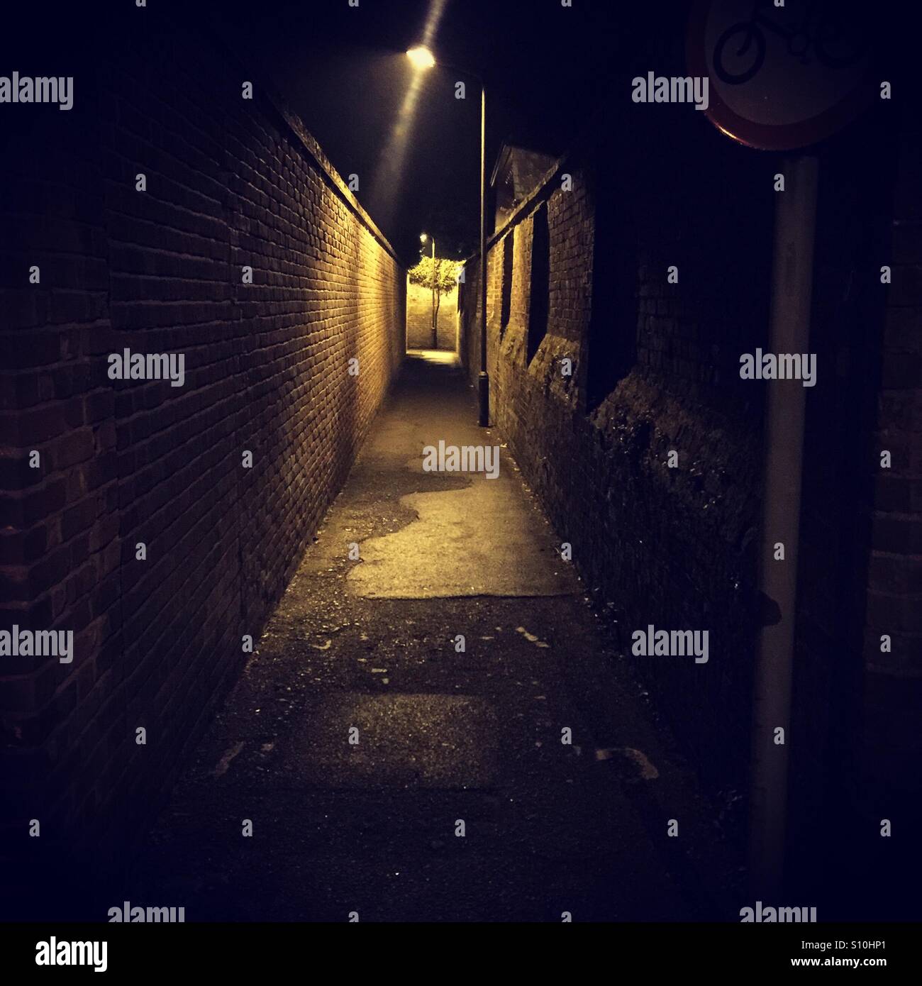 Dark Alley High Resolution Stock Photography and Images - Alamy