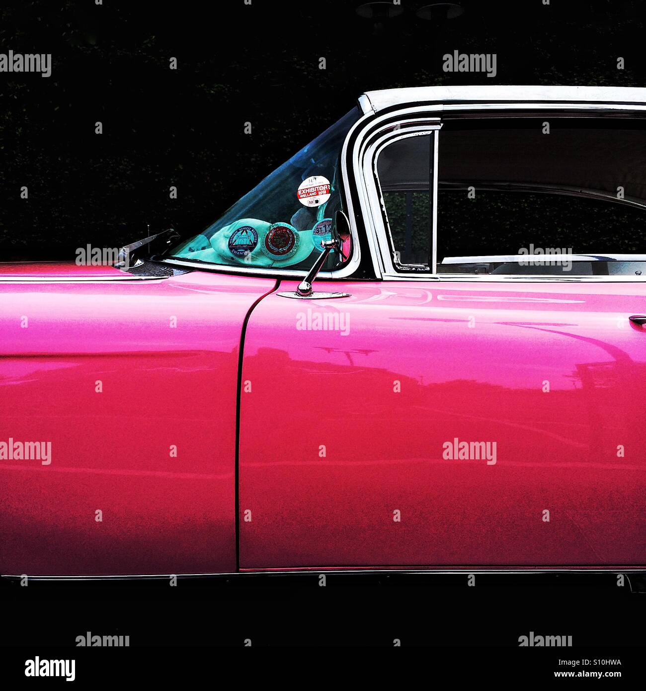 Pink car icon hi-res stock photography and images - Alamy