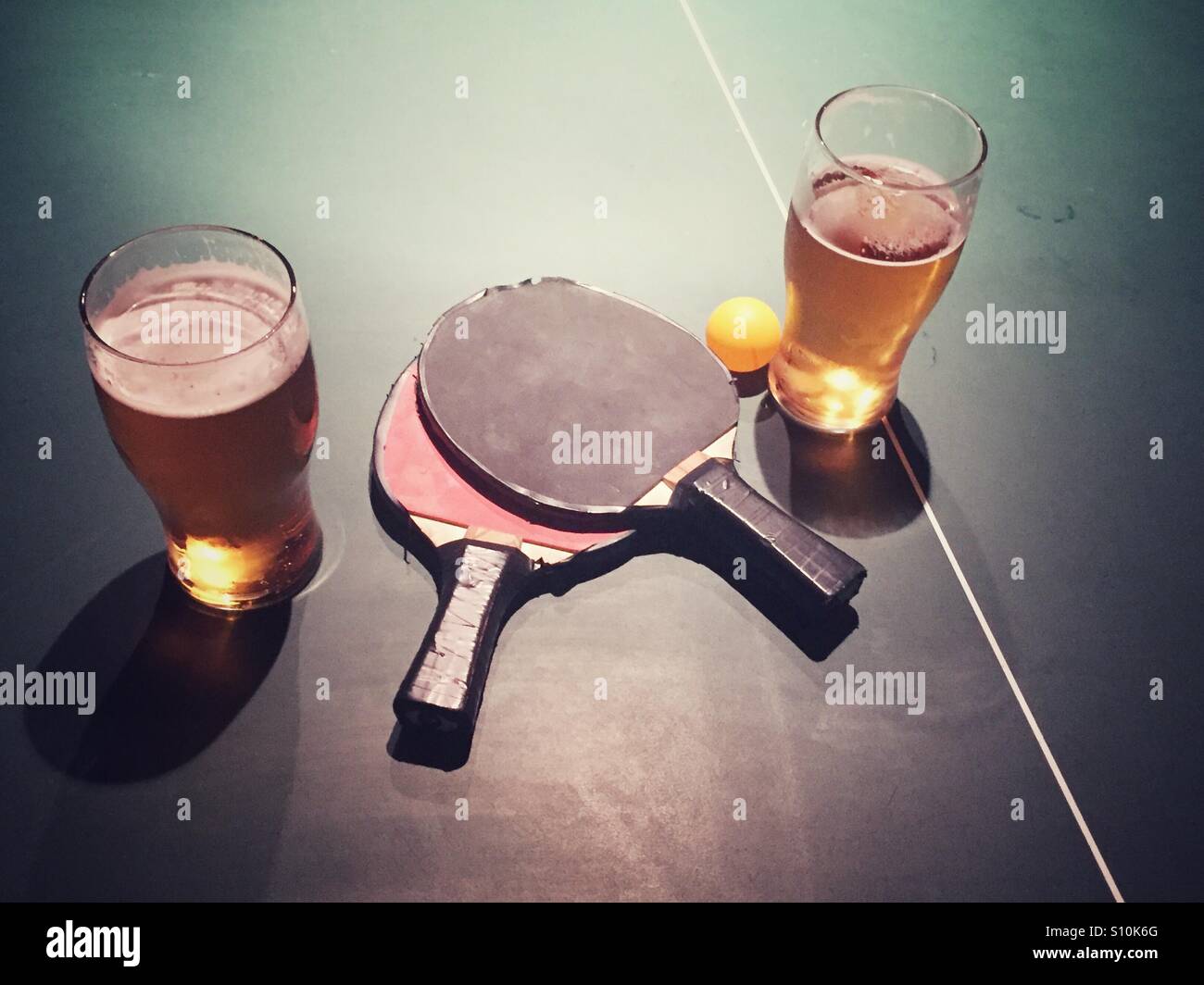 Beer pong hi-res stock photography and images - Alamy