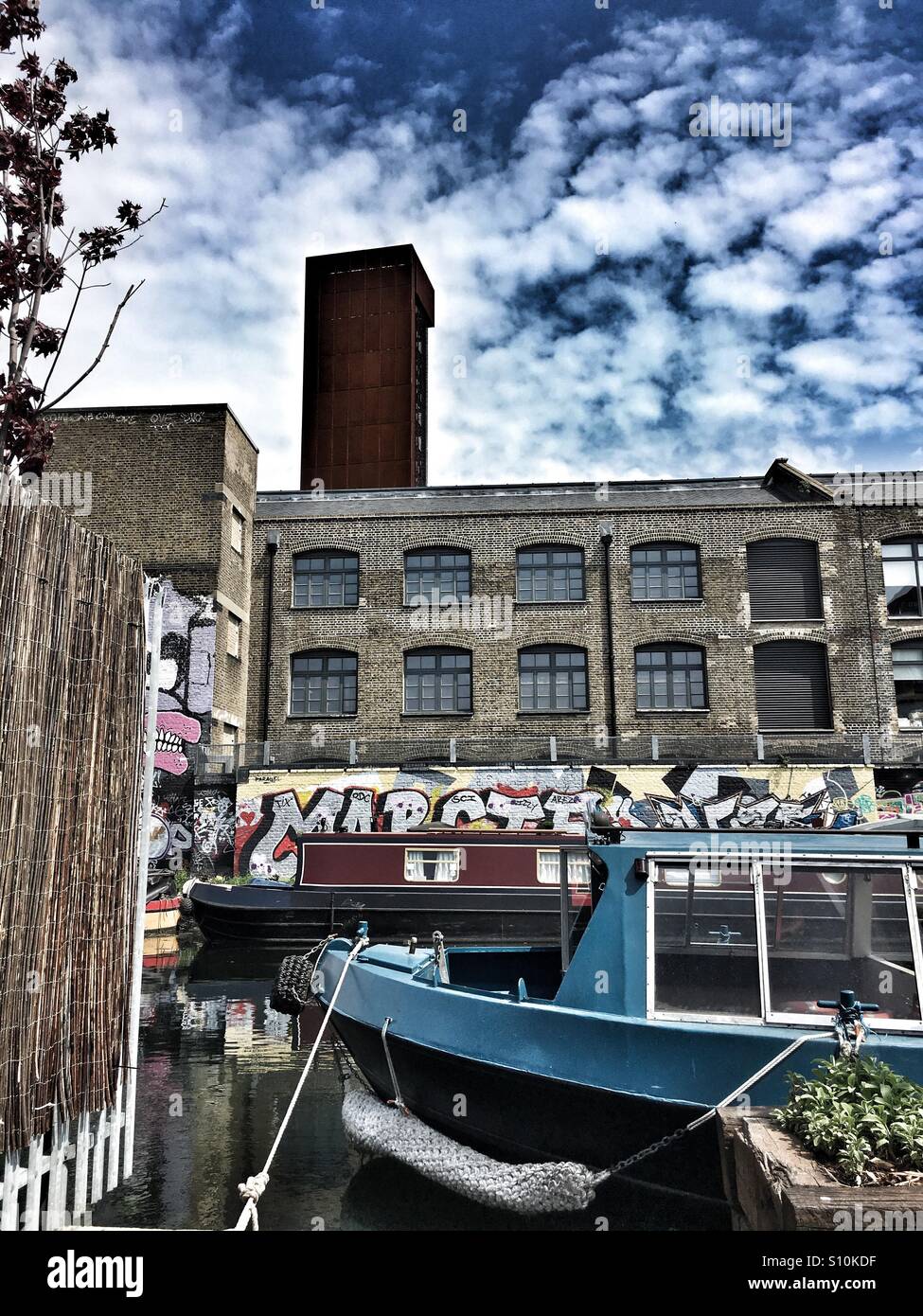 London fish island hi-res stock photography and images - Alamy