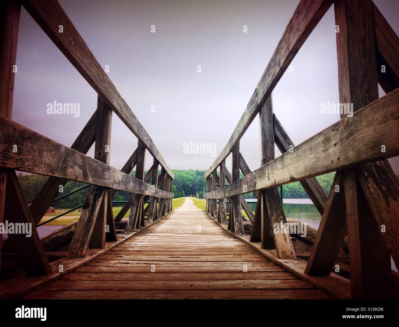Bridge grass hi-res stock photography and images - Alamy