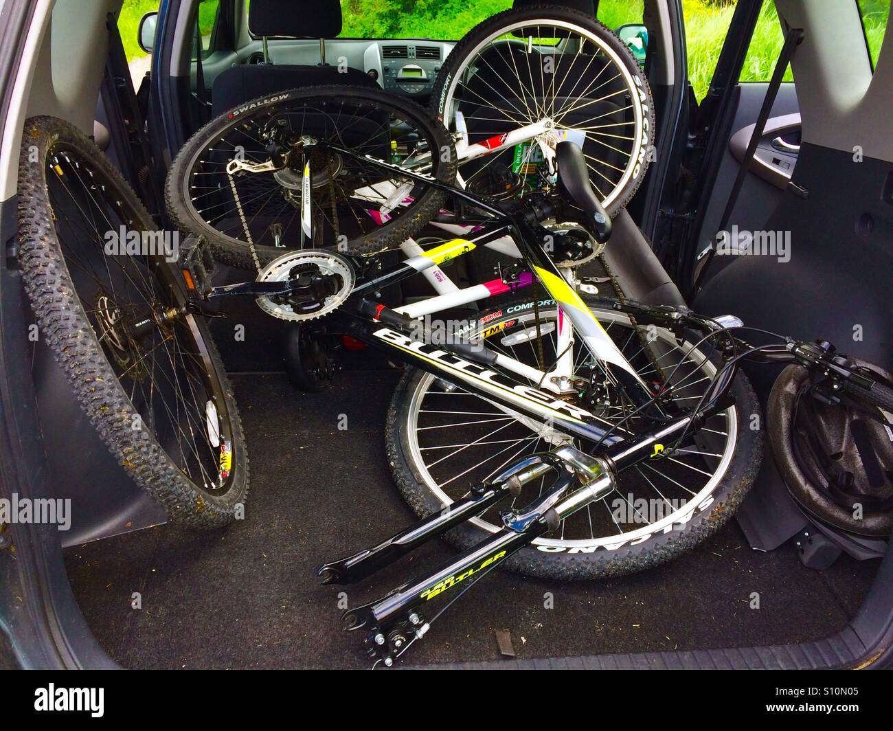 Car loaded hi-res stock photography and images - Alamy