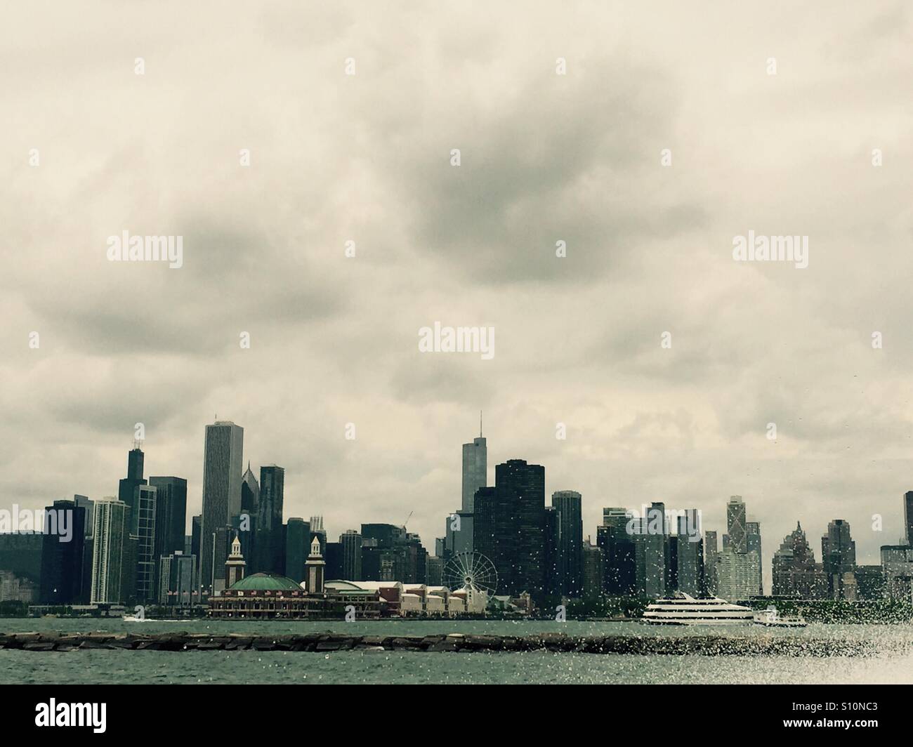 Shoreline skyline hi-res stock photography and images - Alamy